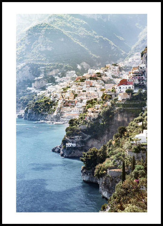 Poster "Vue sereine du village côtier" | Posterbox